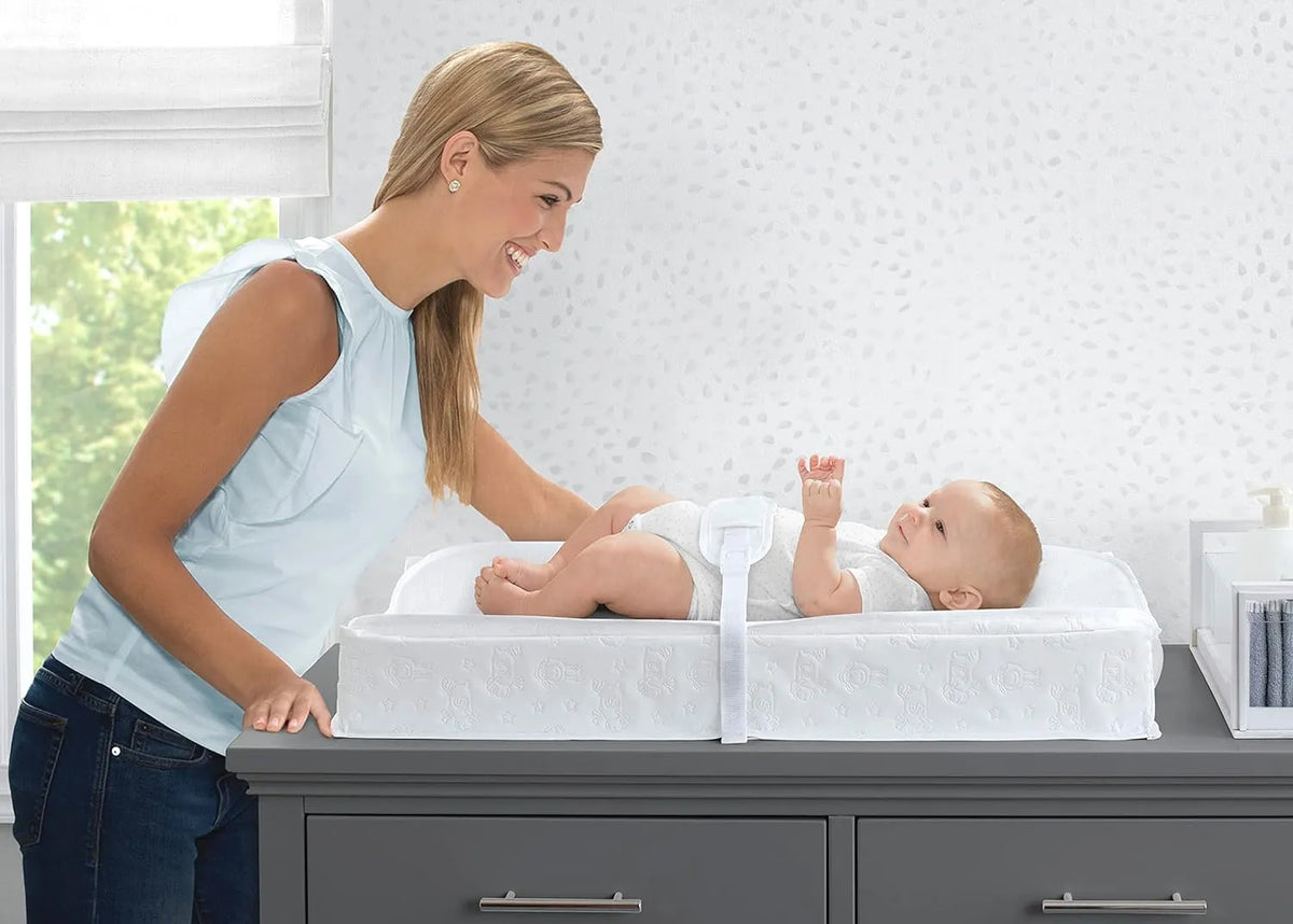Delta Children 2-in-1 Deluxe Pillow Top Changing Pad & Portable ...
